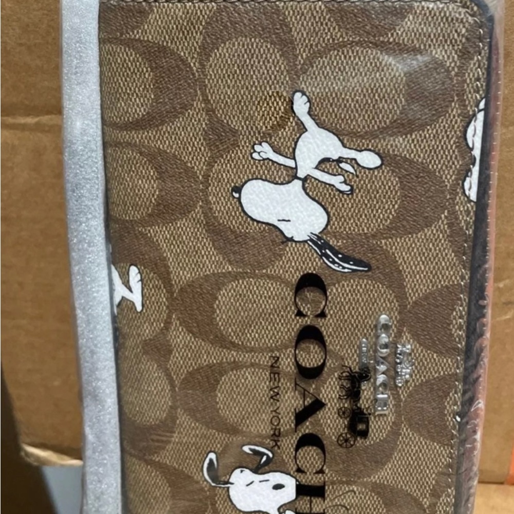 Coach X Peanut Snoopy Large Zip Wallet - Gem
